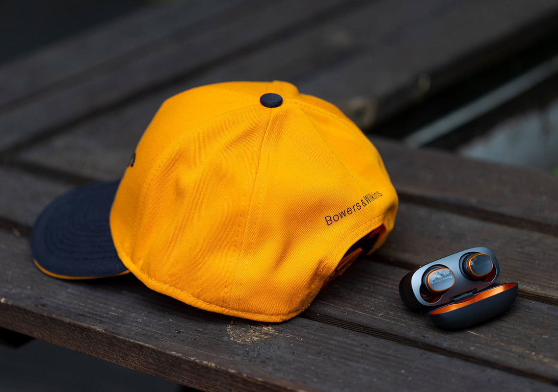 Bowers & Wilkins McLaren Co-Branded Cap Papaya la AVstore.ro