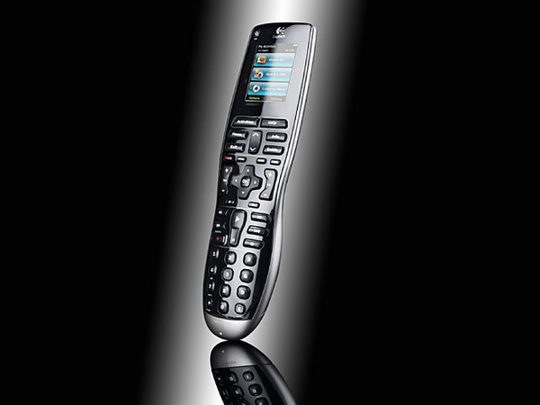 Telecomanda universala Logitech Harmony 900 la AVstore.ro