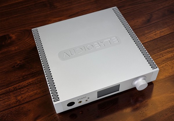 Amplificator casti Audiobyte SuperHEAD la AVstore.ro